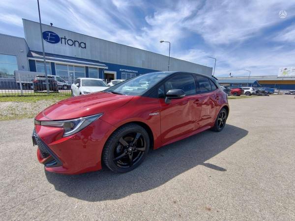Red Toyota Corolla 2019 in Siauliai, with an engine capacity of 1.80 L and mileage of 81 thousand km for 13900 €, photo 1 on AUTOMOTO.COM.LV