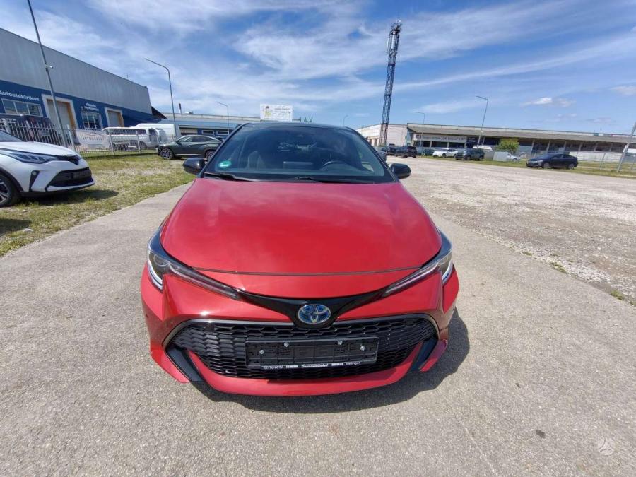 Red Toyota Corolla 2019 in Siauliai, with an engine capacity of 1.80 L and mileage of 81 thousand km for 13900 €, photo 3 on AUTOMOTO.COM.LV