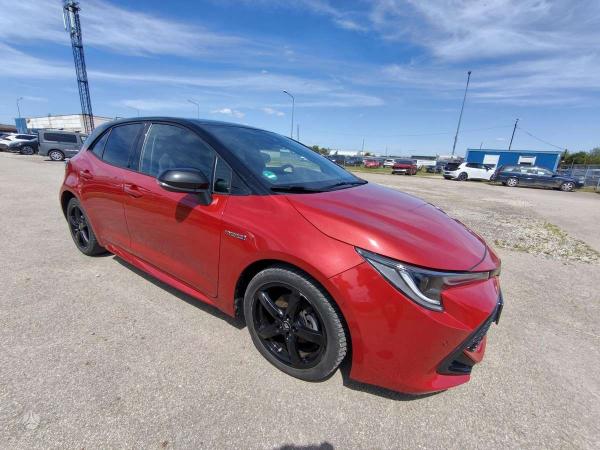 Red Toyota Corolla 2019 in Siauliai, with an engine capacity of 1.80 L and mileage of 81 thousand km for 13900 €, photo 3 on AUTOMOTO.COM.LV