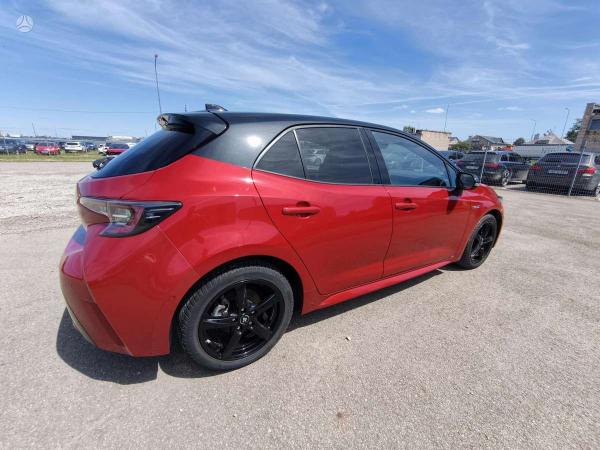 Red Toyota Corolla 2019 in Siauliai, with an engine capacity of 1.80 L and mileage of 81 thousand km for 13900 €, photo 4 on AUTOMOTO.COM.LV