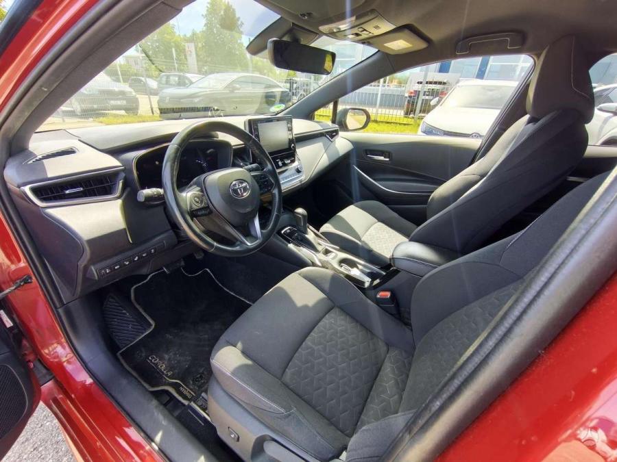 Red Toyota Corolla 2019 in Siauliai, with an engine capacity of 1.80 L and mileage of 81 thousand km for 13900 €, photo 8 on AUTOMOTO.COM.LV