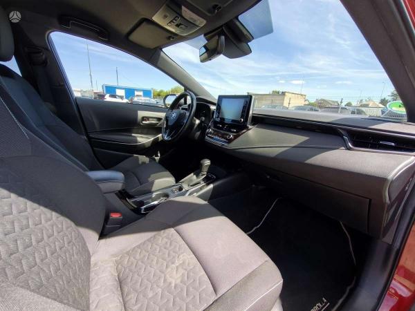 Red Toyota Corolla 2019 in Siauliai, with an engine capacity of 1.80 L and mileage of 81 thousand km for 13900 €, photo 8 on AUTOMOTO.COM.LV