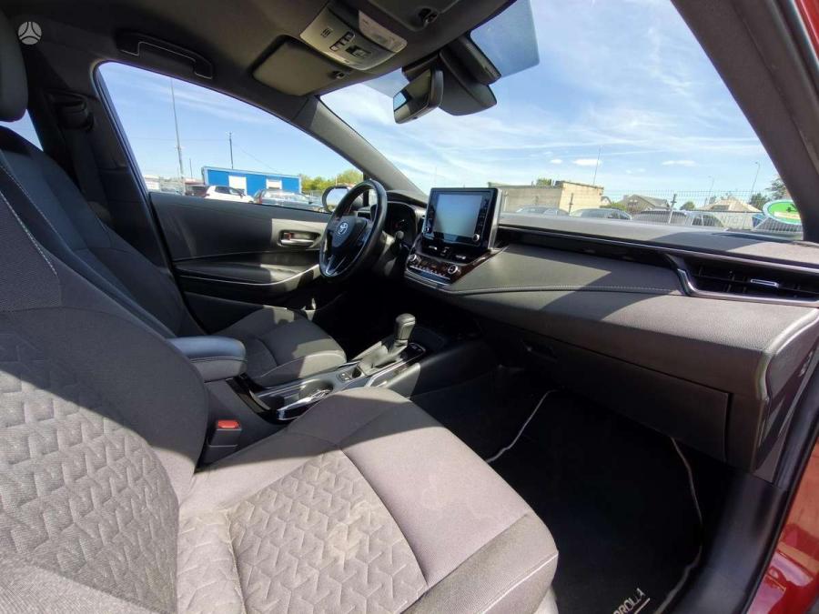 Red Toyota Corolla 2019 in Siauliai, with an engine capacity of 1.80 L and mileage of 81 thousand km for 13900 €, photo 9 on AUTOMOTO.COM.LV