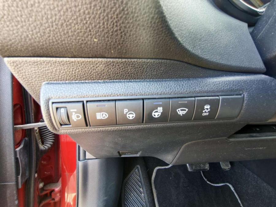Red Toyota Corolla 2019 in Siauliai, with an engine capacity of 1.80 L and mileage of 81 thousand km for 13900 €, photo 12 on AUTOMOTO.COM.LV
