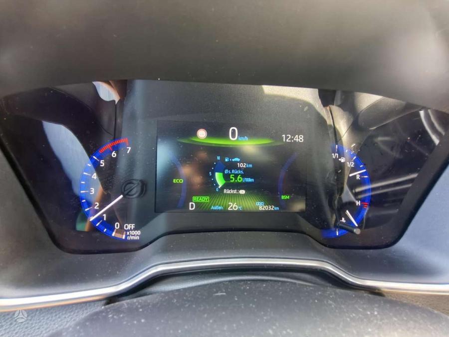 Red Toyota Corolla 2019 in Siauliai, with an engine capacity of 1.80 L and mileage of 81 thousand km for 13900 €, photo 16 on AUTOMOTO.COM.LV