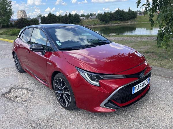 Red Toyota Corolla 2019 in Vilnius, with an engine capacity of 1.99 L and mileage of 153 thousand km for 14950 €, photo 1 on AUTOMOTO.COM.LV