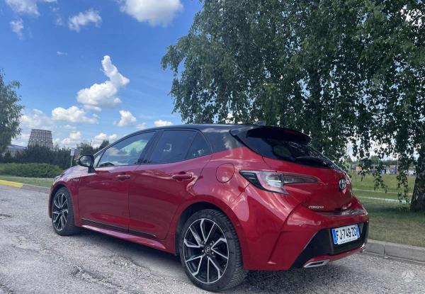 Red Toyota Corolla 2019 in Vilnius, with an engine capacity of 1.99 L and mileage of 153 thousand km for 14950 €, photo 5 on AUTOMOTO.COM.LV