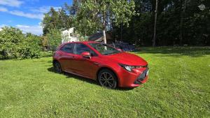 Red Toyota Corolla 2019 in Vilnius, with an engine capacity of 1.80 L and mileage of 62 thousand km for 17300 €, photo 3 on AUTOMOTO.COM.LV