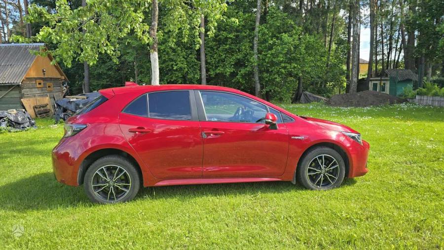 Red Toyota Corolla 2019 in Vilnius, with an engine capacity of 1.80 L and mileage of 62 thousand km for 17300 €, photo 7 on AUTOMOTO.COM.LV