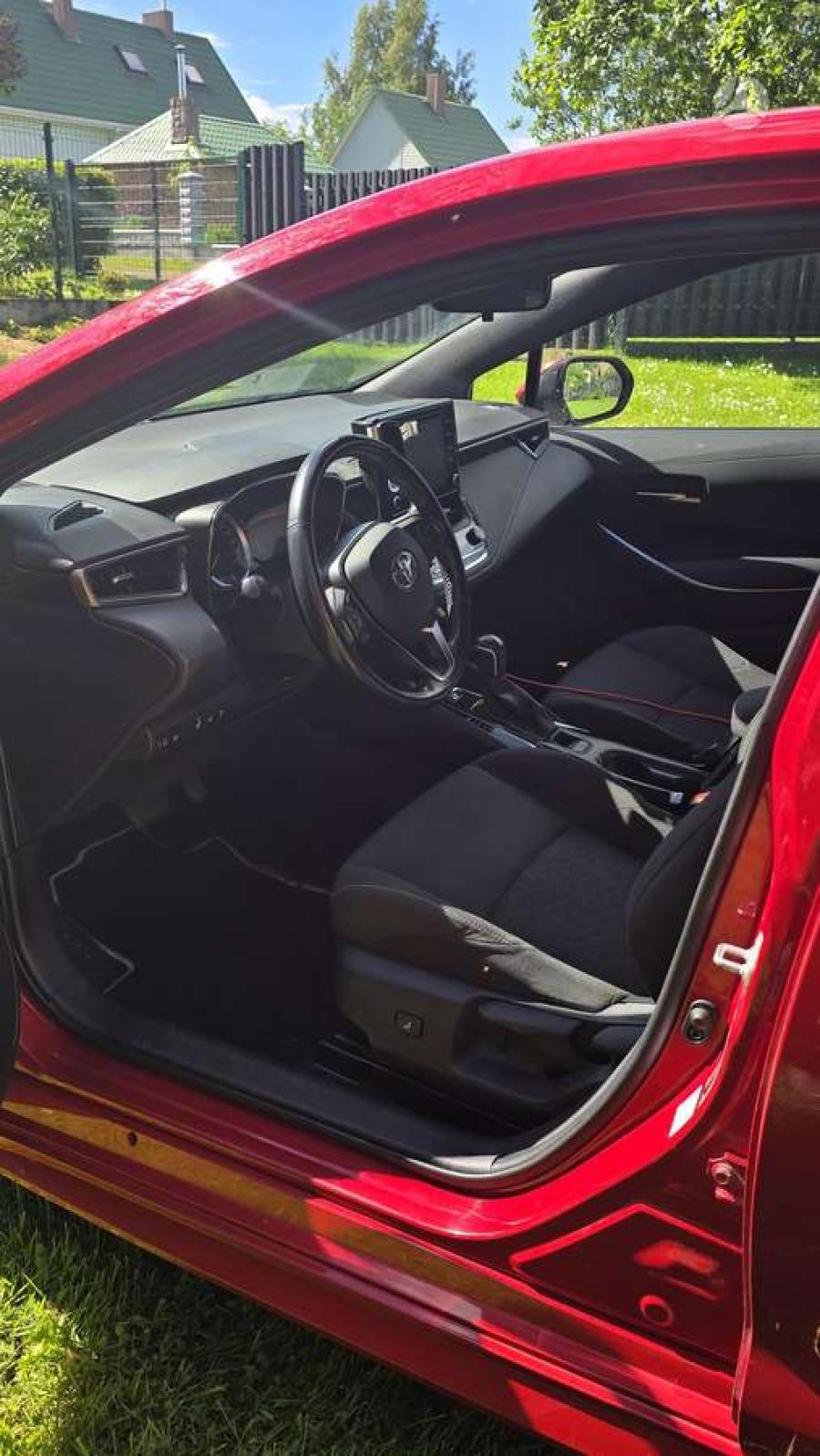 Red Toyota Corolla 2019 in Vilnius, with an engine capacity of 1.80 L and mileage of 62 thousand km for 17300 €, photo 12 on AUTOMOTO.COM.LV