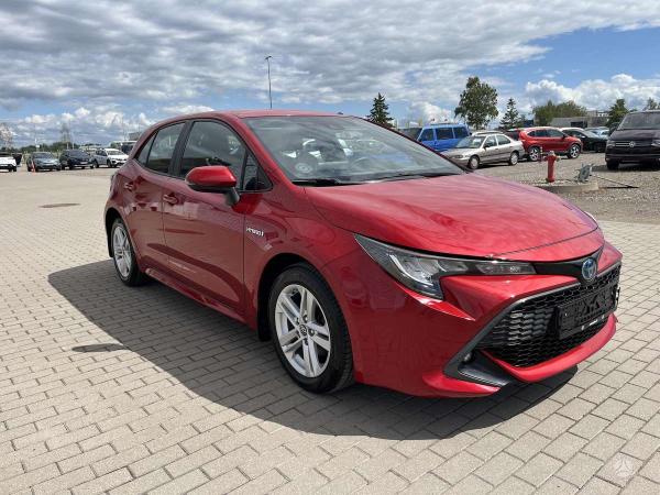 Red Toyota Corolla 2019 in Marijampole, with an engine capacity of 1.80 L and mileage of 216 thousand km for 13900 €, photo 3 on AUTOMOTO.COM.LV