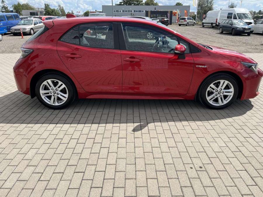 Red Toyota Corolla 2019 in Marijampole, with an engine capacity of 1.80 L and mileage of 216 thousand km for 13900 €, photo 5 on AUTOMOTO.COM.LV