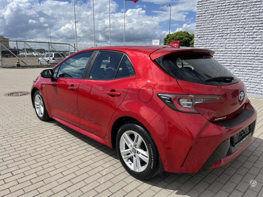 Red Toyota Corolla 2019 in Marijampole, with an engine capacity of 1.80 L and mileage of 216 thousand km for 13900 €, photo 8 on AUTOMOTO.COM.LV