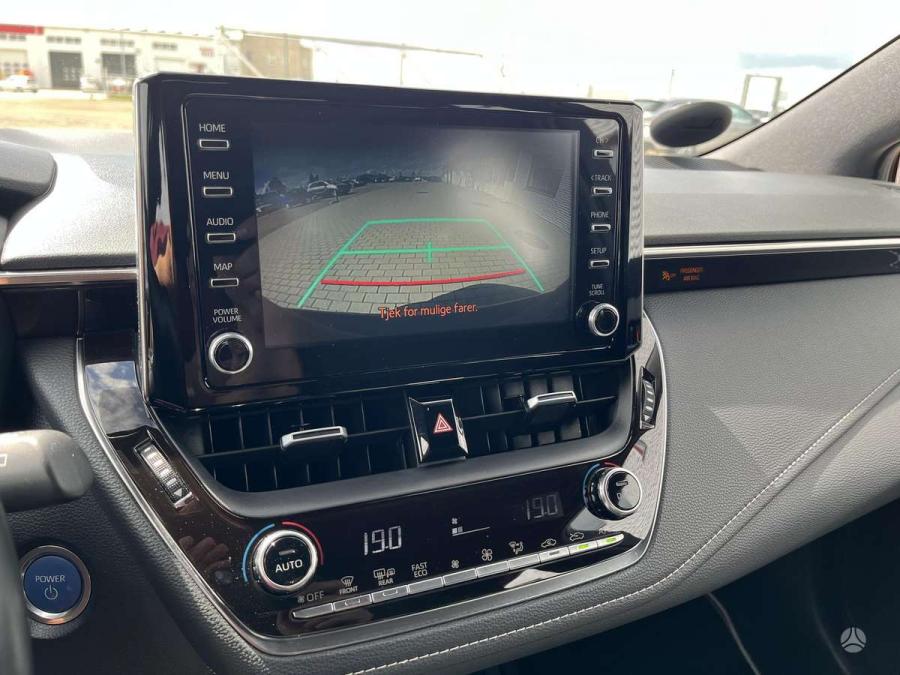 Red Toyota Corolla 2019 in Marijampole, with an engine capacity of 1.80 L and mileage of 216 thousand km for 13900 €, photo 14 on AUTOMOTO.COM.LV