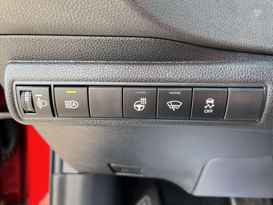 Red Toyota Corolla 2019 in Marijampole, with an engine capacity of 1.80 L and mileage of 216 thousand km for 13900 €, photo 15 on AUTOMOTO.COM.LV
