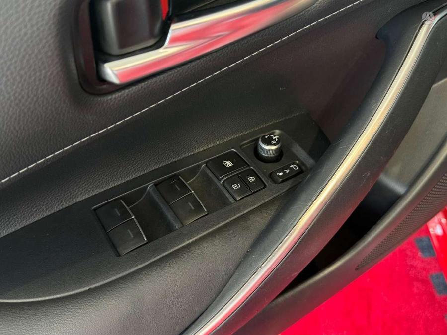 Sarkans Toyota Corolla 2019 Šauļi, ar dzinēja tilpumu 1.80 L un nobraukumu 82 tūkst. km par 18900 €, foto 18 vietnē AUTOMOTO.COM.LV
