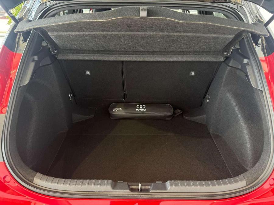 Sarkans Toyota Corolla 2019 Šauļi, ar dzinēja tilpumu 1.80 L un nobraukumu 82 tūkst. km par 18900 €, foto 20 vietnē AUTOMOTO.COM.LV