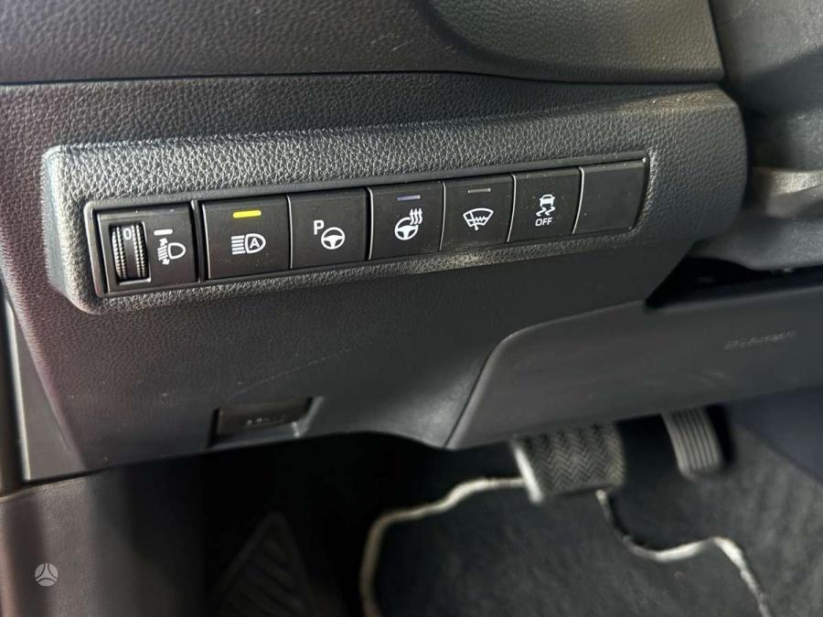 Sarkans Toyota Corolla 2019 Šauļi, ar dzinēja tilpumu 1.80 L un nobraukumu 82 tūkst. km par 18900 €, foto 34 vietnē AUTOMOTO.COM.LV