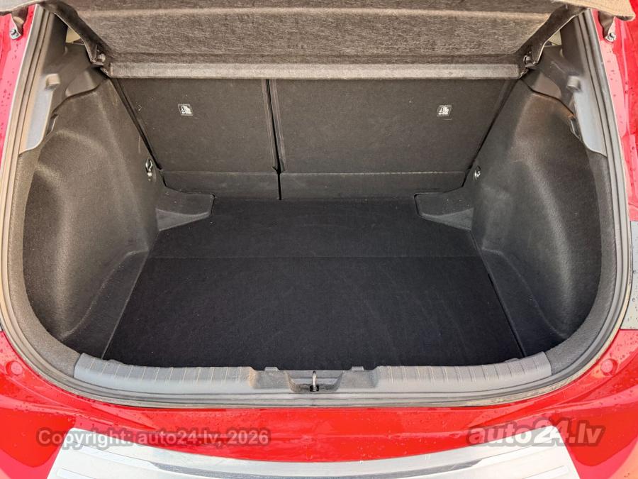 Red Toyota Corolla 2019 in Tallinn, with an engine capacity of 1.80 L and mileage of 36 thousand km for 18200 €, photo 13 on AUTOMOTO.COM.LV