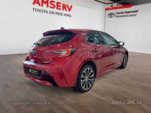 Red Toyota Corolla 2019 in Parnu, with an engine capacity of 1.80 L and mileage of 36 thousand km for 18500 €, photo 3 on AUTOMOTO.COM.LV