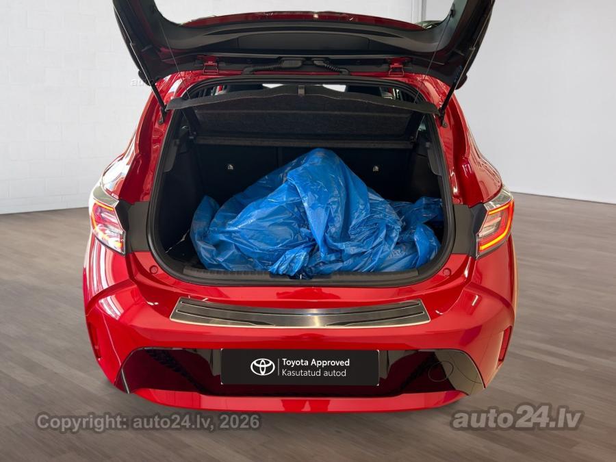 Red Toyota Corolla 2019 in Parnu, with an engine capacity of 1.80 L and mileage of 36 thousand km for 18500 €, photo 11 on AUTOMOTO.COM.LV