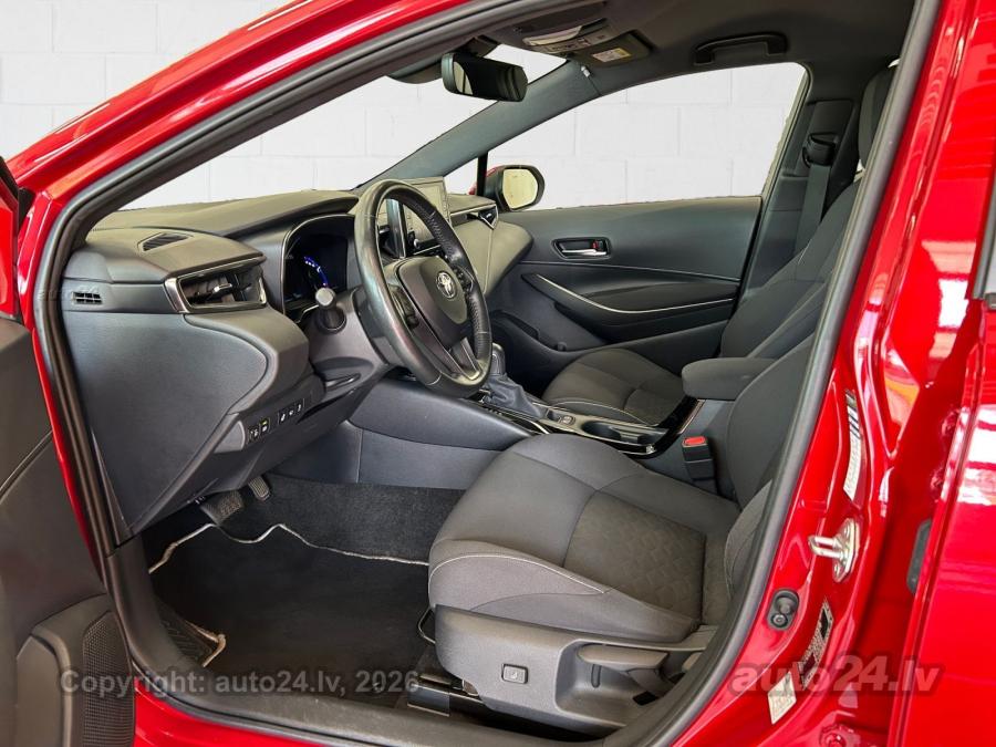 Red Toyota Corolla 2019 in Parnu, with an engine capacity of 1.80 L and mileage of 36 thousand km for 18500 €, photo 12 on AUTOMOTO.COM.LV