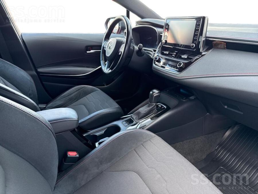 Red Toyota Corolla 2019 in Riga, with an engine capacity of 1.80 L and mileage of 76 thousand km for 18400 €, photo 7 on AUTOMOTO.COM.LV