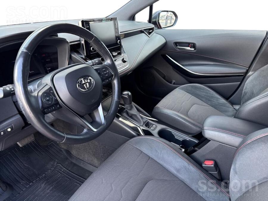 Red Toyota Corolla 2019 in Riga, with an engine capacity of 1.80 L and mileage of 76 thousand km for 18400 €, photo 12 on AUTOMOTO.COM.LV