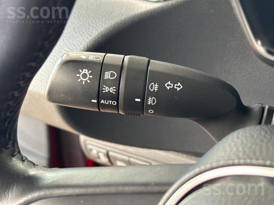 Red Toyota Corolla 2019 in Riga, with an engine capacity of 1.80 L and mileage of 76 thousand km for 18400 €, photo 18 on AUTOMOTO.COM.LV