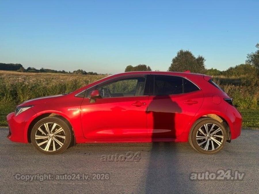 Красный Тойота Королла 2021 в Таллин, объемом двигателя 1.80 л и пробегом 57 тыс. км за 18800 €, фото 3 на AUTOMOTO.COM.LV