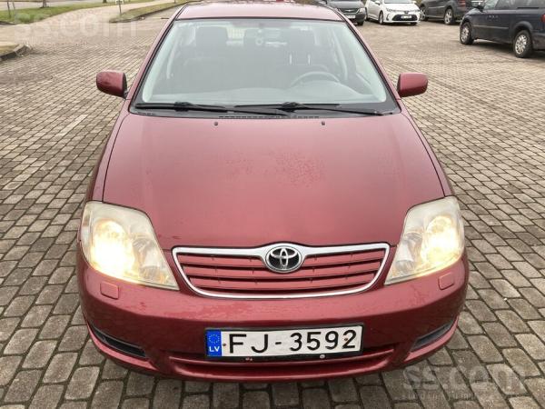 Красный Тойота Королла 2005 в Елгава, объемом двигателя 1.60 л и пробегом 151 тыс. км за 2000 €, фото 4 на AUTOMOTO.COM.LV