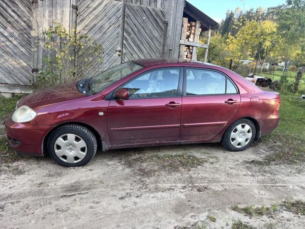 Red Toyota Corolla 2006 in Cesis, with an engine capacity of 1.40 L and mileage of 340 thousand km for 700 €, photo 2 on AUTOMOTO.COM.LV