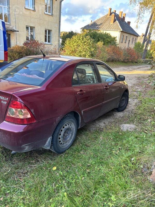 Red Toyota Corolla 2006 in Cesis, with an engine capacity of 1.40 L and mileage of 340 thousand km for 700 €, photo 5 on AUTOMOTO.COM.LV
