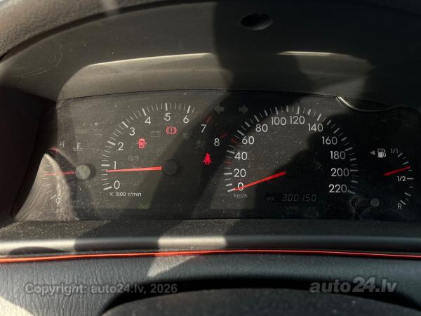 Красный Тойота Королла 2006 в Хаапсалу, объемом двигателя 1.60 л и пробегом 301 тыс. км за 2500 €, фото 6 на AUTOMOTO.COM.LV