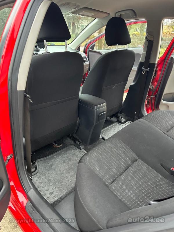 Sarkans Toyota Corolla 2007 Tallina, ar dzinēja tilpumu 1.60 L un nobraukumu 192 tūkst. km par 3500 €, foto 11 vietnē AUTOMOTO.COM.LV