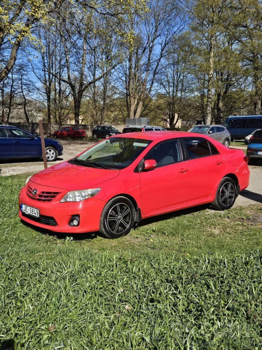 Sarkans Toyota Corolla 2013 Rīga, ar dzinēja tilpumu 1.60 L un nobraukumu 206 tūkst. km par 4750 €, foto 1 vietnē AUTOMOTO.COM.LV
