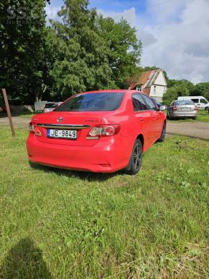 Sarkans Toyota Corolla 2013 Rīga, ar dzinēja tilpumu 1.60 L un nobraukumu 206 tūkst. km par 4750 €, foto 4 vietnē AUTOMOTO.COM.LV