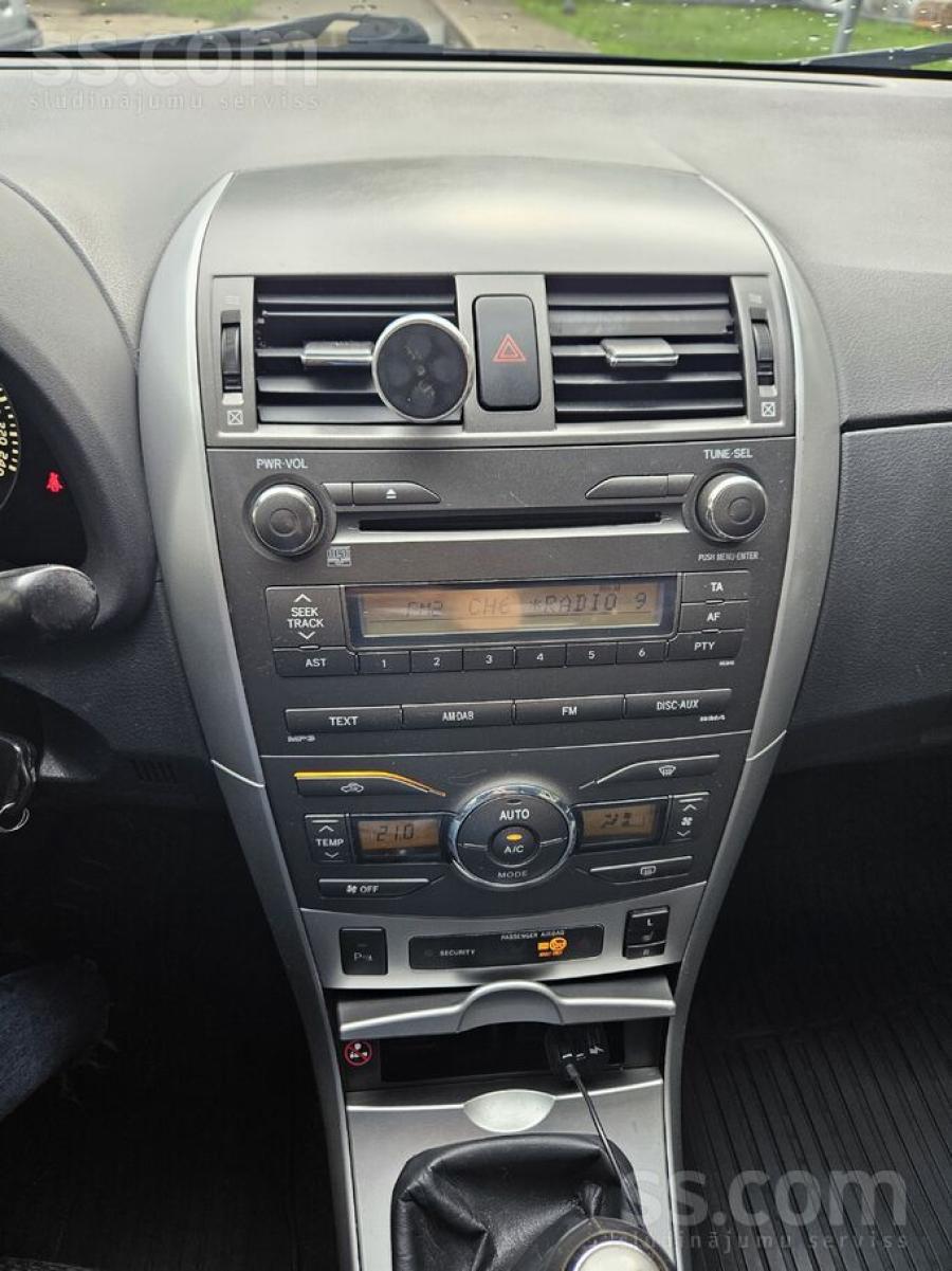 Sarkans Toyota Corolla 2013 Rīga, ar dzinēja tilpumu 1.60 L un nobraukumu 206 tūkst. km par 4750 €, foto 10 vietnē AUTOMOTO.COM.LV
