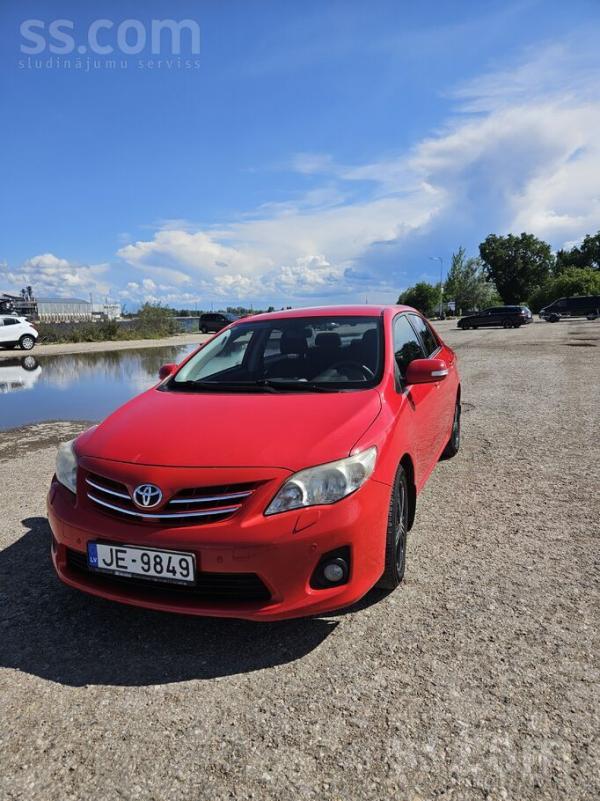 Red Toyota Corolla 2013 in Riga, with an engine capacity of 1.60 L and mileage of 207 thousand km for 3950 €, photo 3 on AUTOMOTO.COM.LV