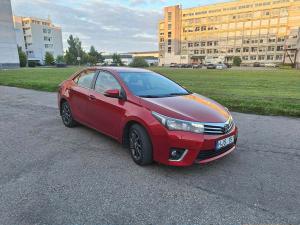 Sarkans Toyota Corolla 2014 Viļņa, ar dzinēja tilpumu 1.36 L un nobraukumu 212 tūkst. km par 7300 €, foto  vietnē AUTOMOTO.COM.LV