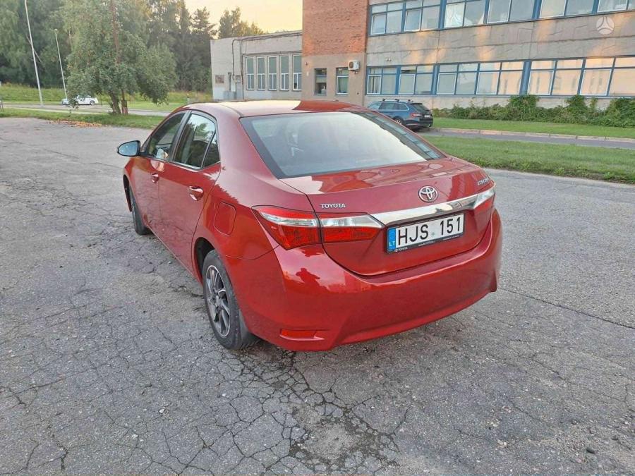Sarkans Toyota Corolla 2014 Viļņa, ar dzinēja tilpumu 1.36 L un nobraukumu 212 tūkst. km par 7300 €, foto 3 vietnē AUTOMOTO.COM.LV