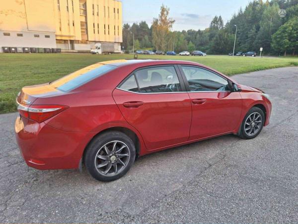 Красный Тойота Королла 2014 в Вильнюс, объемом двигателя 1.36 л и пробегом 212 тыс. км за 7300 €, фото 4 на AUTOMOTO.COM.LV