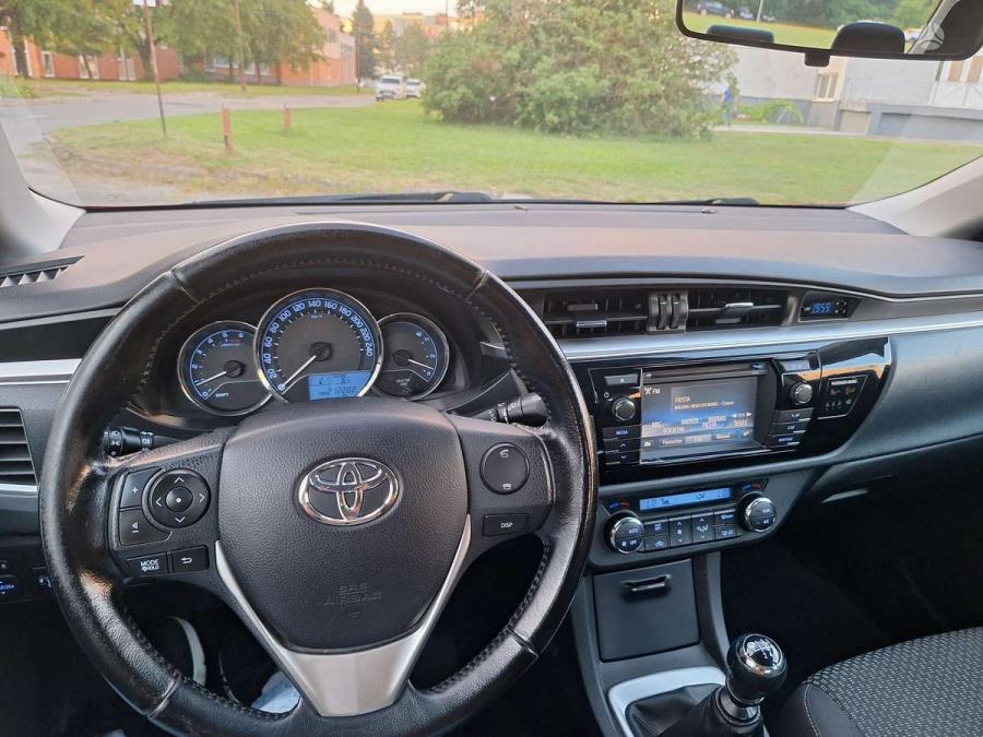 Sarkans Toyota Corolla 2014 Viļņa, ar dzinēja tilpumu 1.36 L un nobraukumu 212 tūkst. km par 7300 €, foto 8 vietnē AUTOMOTO.COM.LV