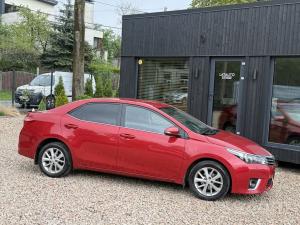 Red Toyota Corolla 2015 in Riga, with an engine capacity of 1.40 L and mileage of 199 thousand km for 6450 €, photo 3 on AUTOMOTO.COM.LV