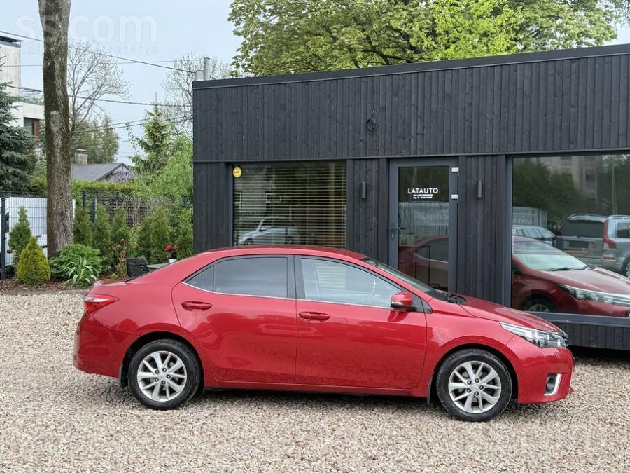Red Toyota Corolla 2015 in Riga, with an engine capacity of 1.40 L and mileage of 199 thousand km for 6450 €, photo 4 on AUTOMOTO.COM.LV