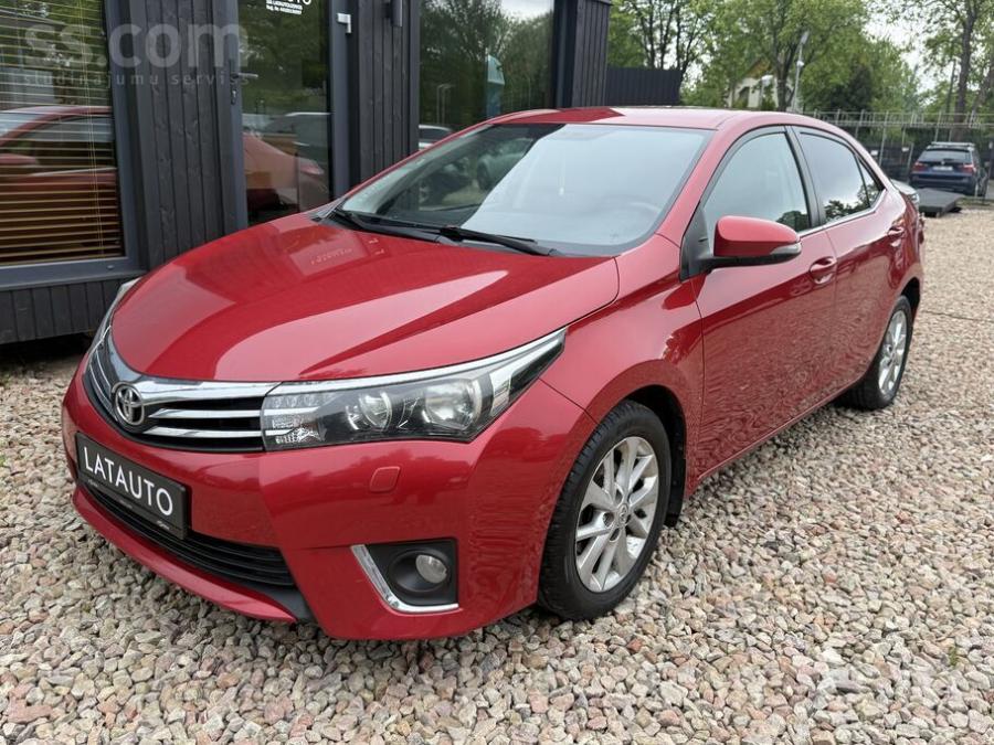 Red Toyota Corolla 2015 in Riga, with an engine capacity of 1.40 L and mileage of 199 thousand km for 6450 €, photo 6 on AUTOMOTO.COM.LV