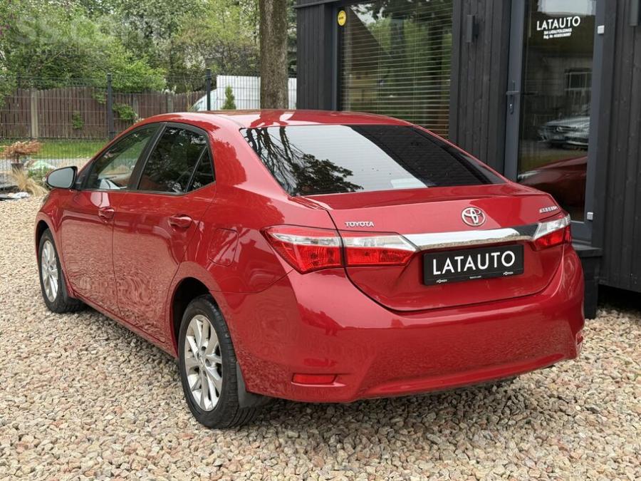 Red Toyota Corolla 2015 in Riga, with an engine capacity of 1.40 L and mileage of 199 thousand km for 6450 €, photo 10 on AUTOMOTO.COM.LV