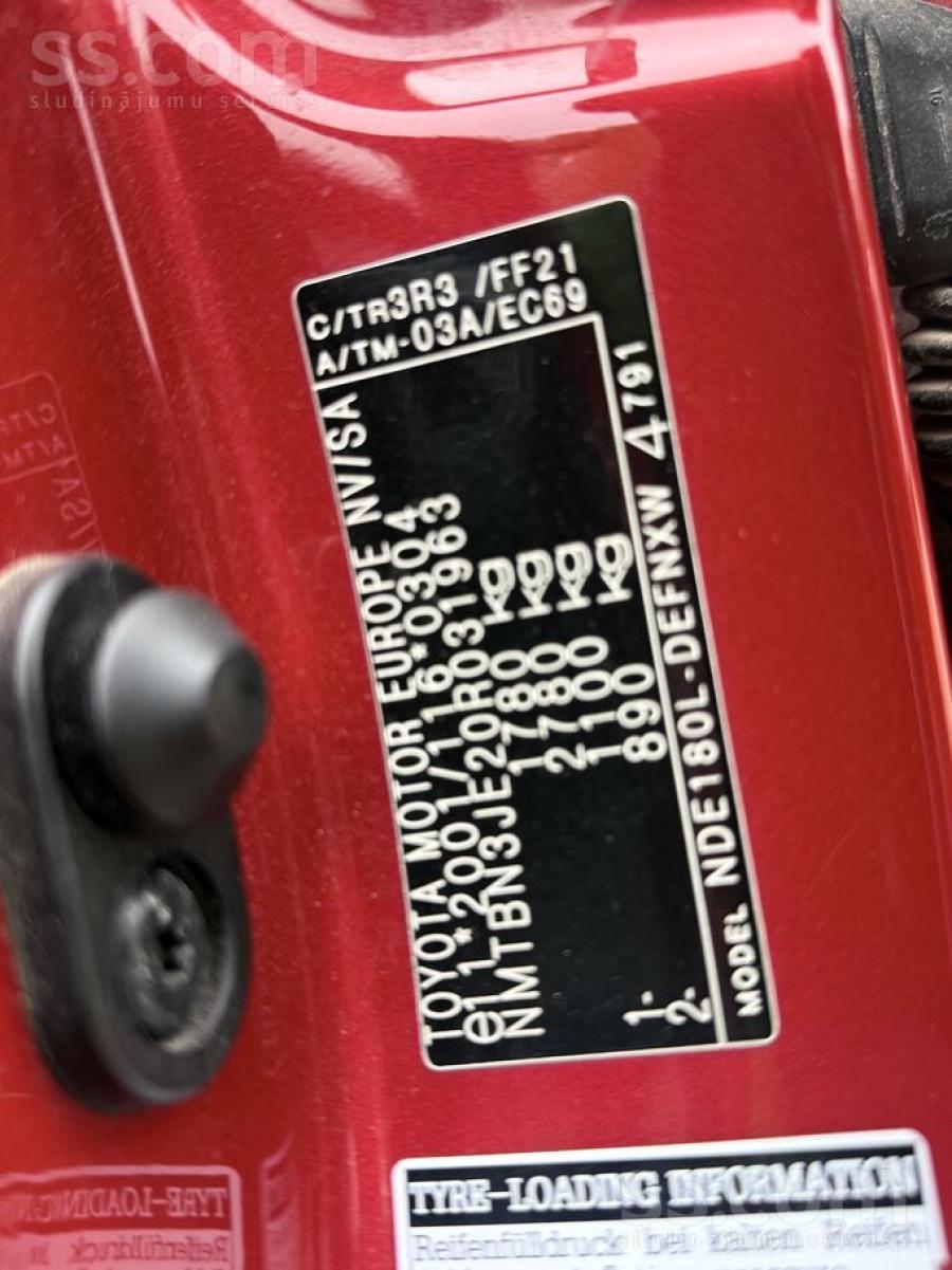 Red Toyota Corolla 2015 in Riga, with an engine capacity of 1.40 L and mileage of 199 thousand km for 6450 €, photo 15 on AUTOMOTO.COM.LV