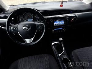 Red Toyota Corolla 2015 in Riga, with an engine capacity of 1.40 L and mileage of 199 thousand km for 6450 €, photo 19 on AUTOMOTO.COM.LV