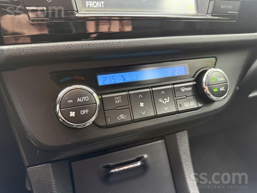 Red Toyota Corolla 2015 in Riga, with an engine capacity of 1.40 L and mileage of 199 thousand km for 6450 €, photo 26 on AUTOMOTO.COM.LV